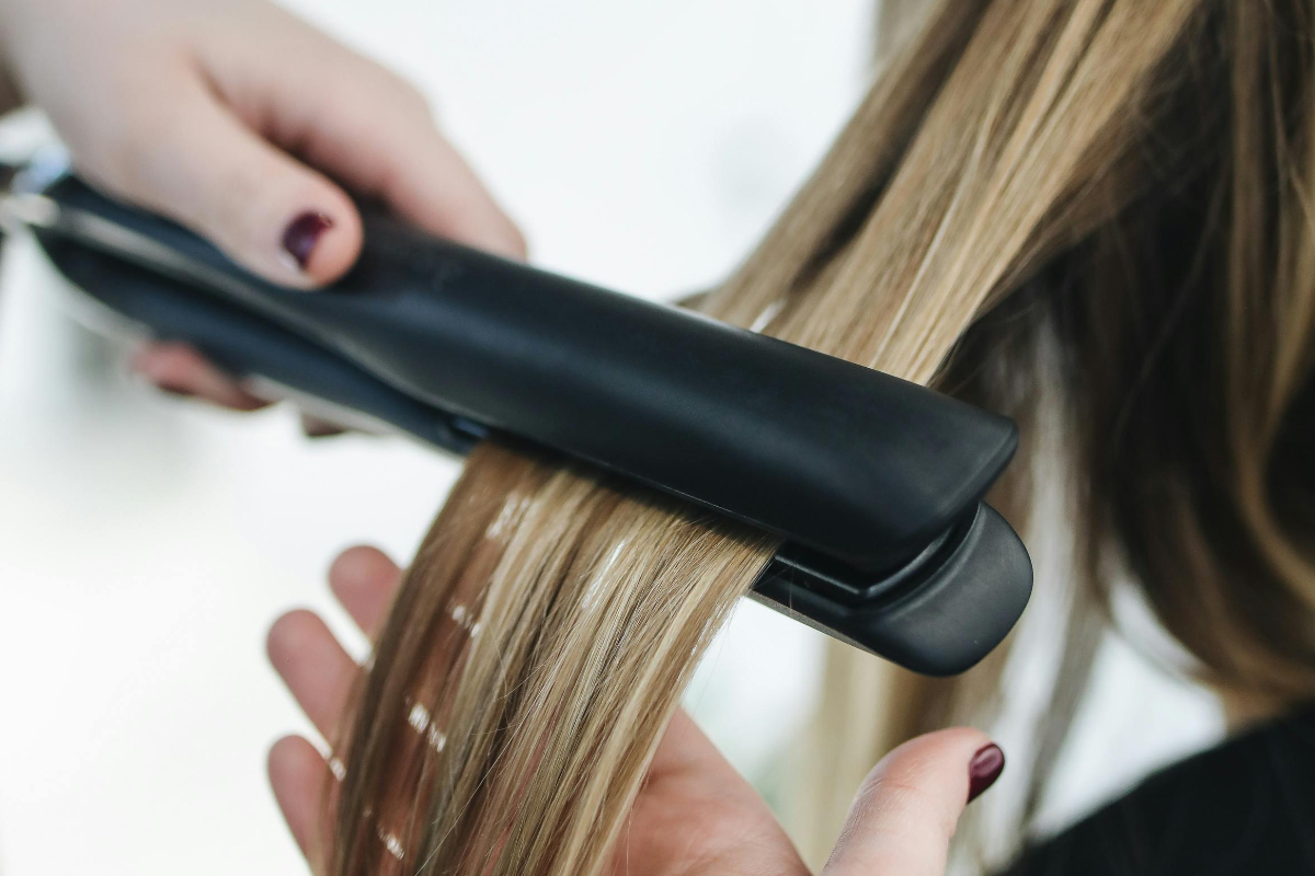 How to Use a Hair Straightener Without Damage - ToniAndGuy.com.hk